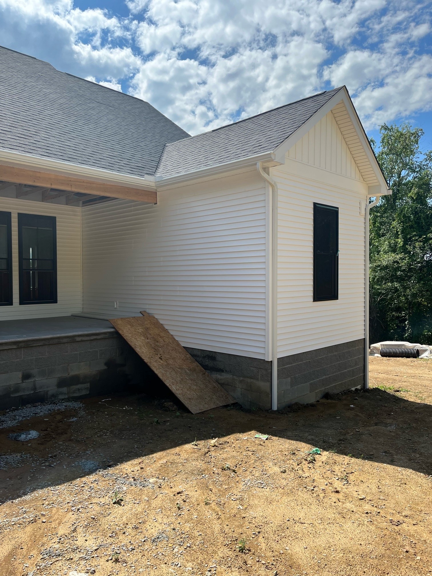 Cranberry, PA White Siding & Gutters Project - Roofing & Siding ...